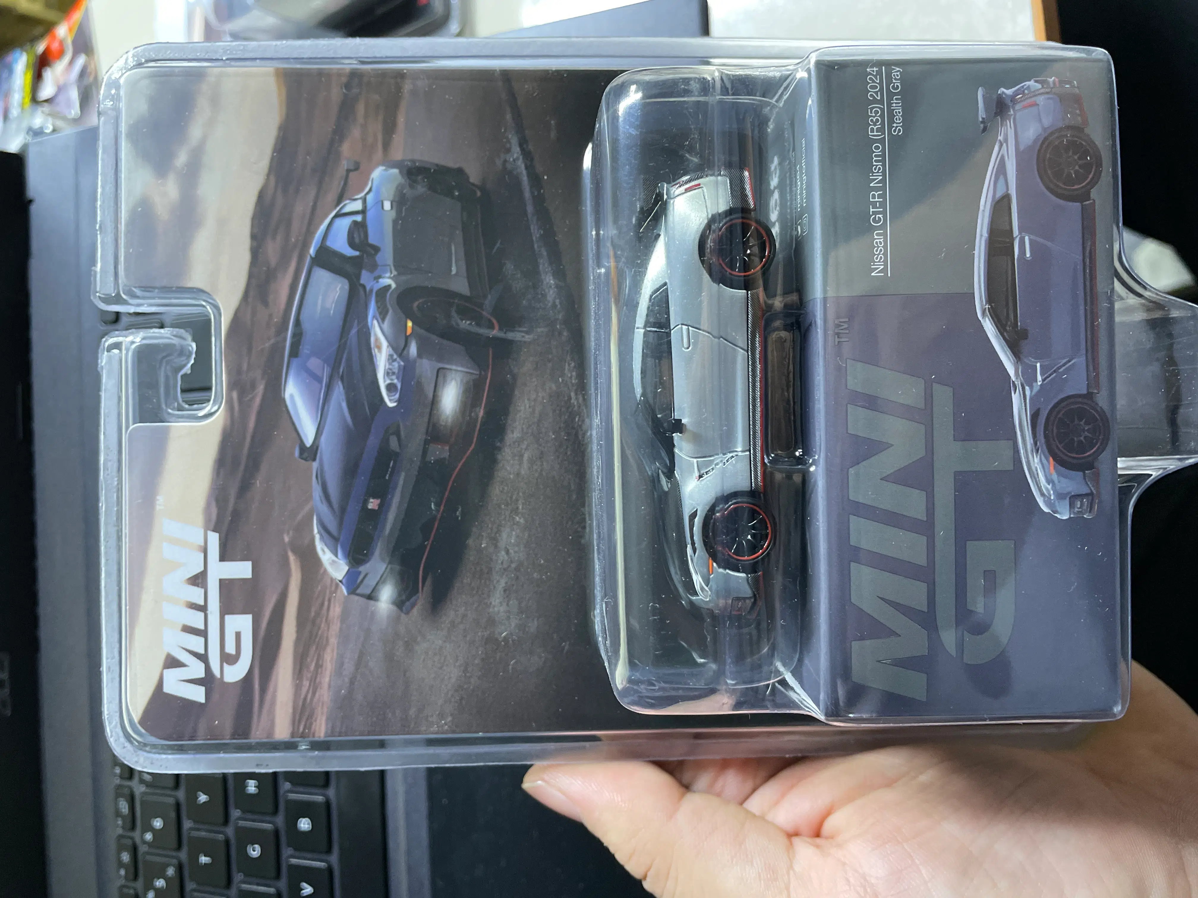 MINI GT 1:64 Nissan GT-R Nismo R35 2024 Stealth Gray Chase Model Araba